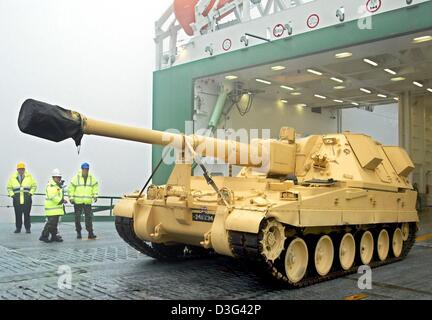 British Army AS90 self propelled gun of the Royal Artillery Regiment ...