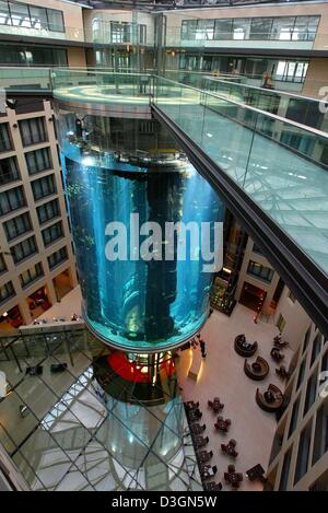 DEU, Germany, Berlin : Aquarium in the lobby of the Radisson SAS Hotel ...