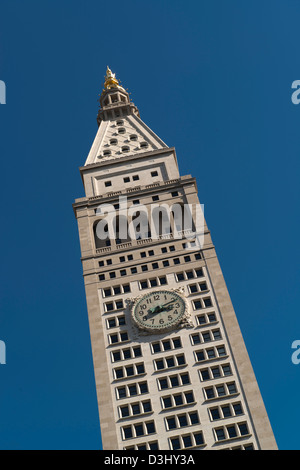 High-rise building with blue sky background Stock Photo - Alamy