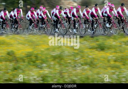 (dpa) - The cycling pros of Team T-Mobile pose together for a group ...