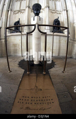 (dpa) - A bust of Cardinal Clemens August von Galen pictured in the ...