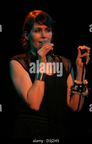 (dpa) - Norwegian singer Kari Bremnes singes into the microphone during ...