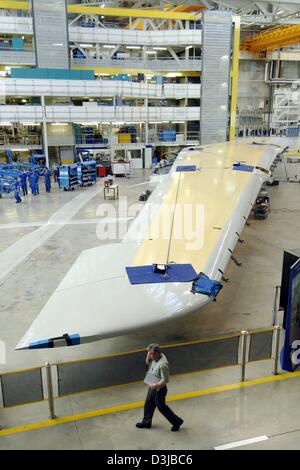 (dpa) - Employees assemble a wing of the new Airbus A380 at the Airbus assembly plant in ...