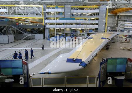 (dpa) - Employees assemble a wing of the new Airbus A380 at the Airbus assembly plant in ...