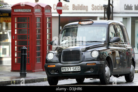 (dpa) - A typical red telephone booth with Big Ben in the background ...