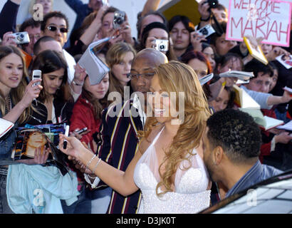 (dpa) - US singer Mariah Carey pictured in front of a radio station in ...