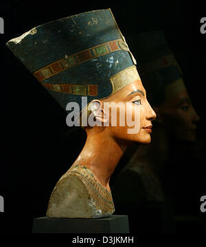 (dpa) - The bust of queen Nefertiti from ancient Egypt is pictured in ...
