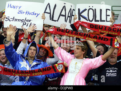 (dpa) - German handball fans dressed in carnival costumes are in high ...