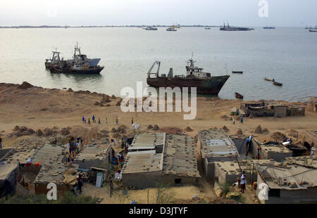 City of Luanda slums Stock Photo - Alamy