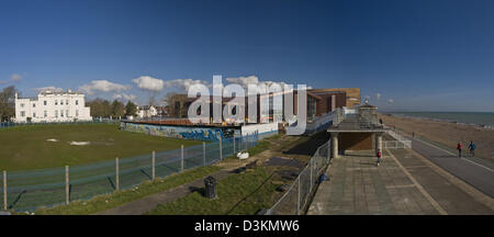 Worthing Splash Point swimming pool on the Seafront, Worthing. Picture ...