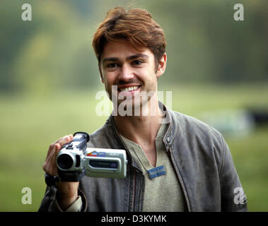 (dpa) - Leading actor Corey Servier (Keith) and actress Jennifer Higham ...