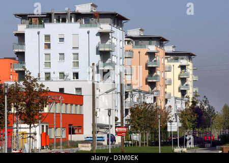 (dpa) - The picture shows modern apartment buildings in Munich, Germany ...