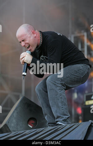 (dpa files) - John Bush, lead singer of the US heavy metal band Anthrax ...