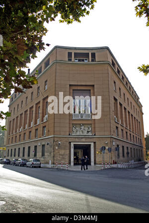 The Italian Ministry of Health building in the EUR district of Rome ...