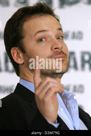 Peter Sarsgaard during the premiere of the new movie from Warner Bros ...