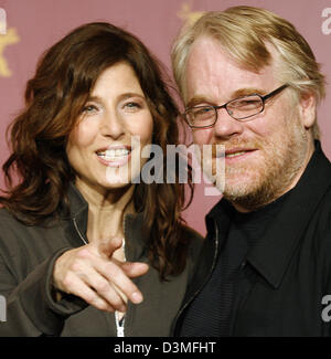 Actor Philip Seymour Hoffman and actress Laura Linney arrive for the ...