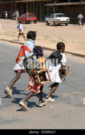 AGO , ANGOLA : Street children in Luanda , December 1993 |AGO , ANGOLA ...