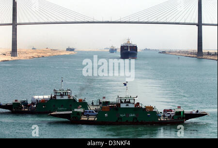 Cargo ships pass the 70 metres El Qantara bridge over the Suez Canal ...