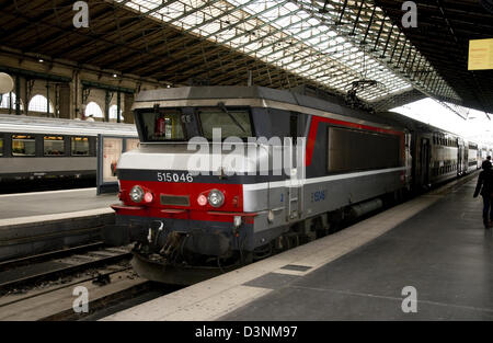 sncf,electric locomotive,class BB 7200,507242,vienne,alsthom mte,gare d'austerlitz,paris,france ...