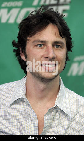 Zach Braff arrives at the Los Angeles premiere of "Wish I Was Here" at ...