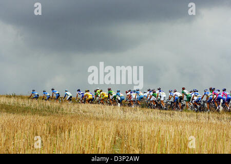 The peloton pictured in action during the 'Ename Samyn Classic' one day ...