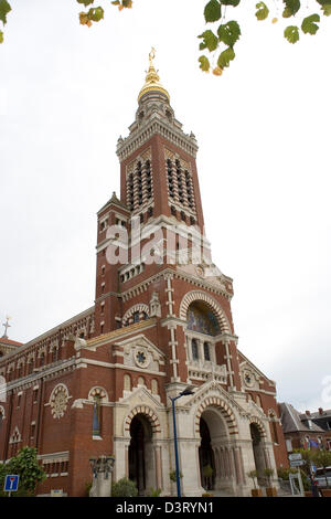 Basilique of Notre Dame in Albert France Stock Photo - Alamy