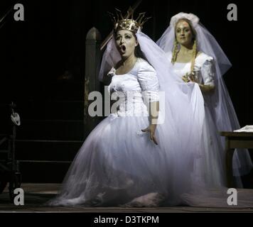 Elena Mosuc as Maria Stuarda Queen of Scotland (L) and Christof ...