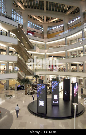 The picture shows the exclusive shopping centre 'Plaza 66' in Shanghai ...