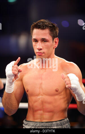 27-year-old Middleweight boxer Felix Sturm (L) and his defeated opponent Gavin Topp pose after ...