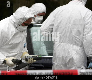 Officers of the Federal Criminal Police Office (BKA) carry packing ...