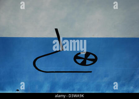 Plimsol Line on side of ship showing loading Stock Photo - Alamy