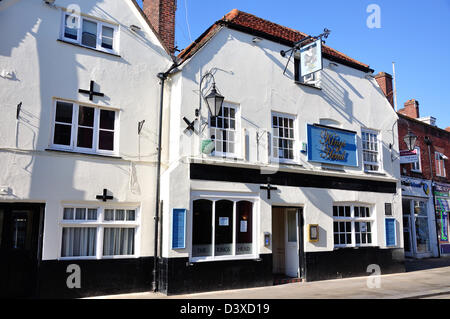 The Kings Head Pub, Guildford Street, Chertsey, Surrey, England, United ...