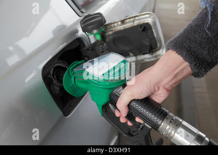 person putting petrol in car Stock Photo: 32434719 - Alamy
