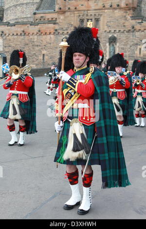 Changing the Guard at Edinburgh Castle, Scotland Stock Photo - Alamy