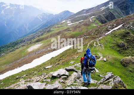 Trekkers at Chandrakhani Pass (3650m), Himachal Pradesh, India Stock ...