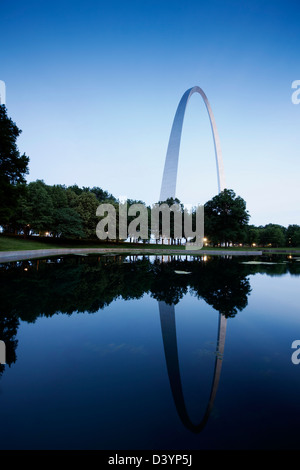 City of St. Louis skyline. Image of St. Louis downtown with Gateway ...
