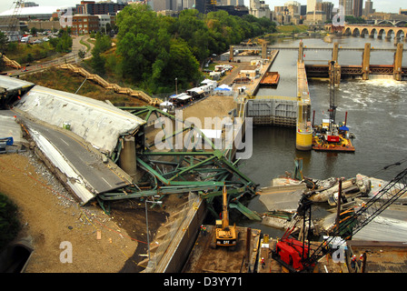 Aerial view of the remains of the I-35 bridge collapse August 4, 2007 ...