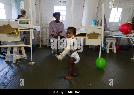 children playing with balloon in the burn unit in Drouillard Hospital ...