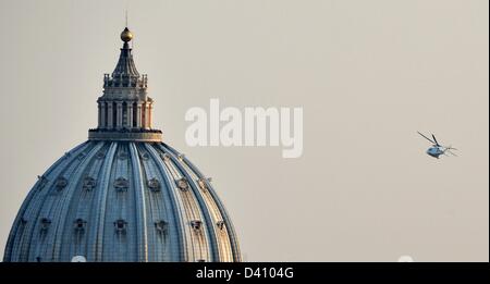 The helicopter carrying Pope Benedict XVI arrives in Castel Gandolfo ...