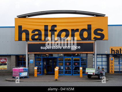 The entrance to a halfords store Stock Photo - Alamy