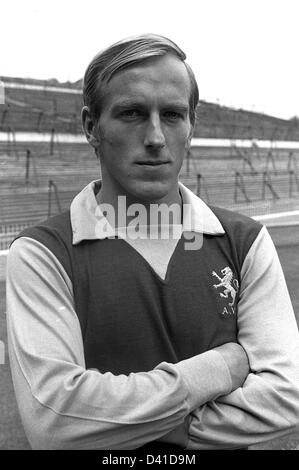 Aston Villa footballers Ray Graydon, Tommy Hughes and Malcolm Beard ...