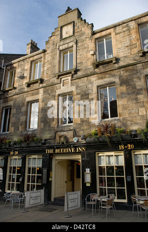 The Beehive Inn public house exterior in The Grassmarket, Edinburgh ...