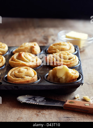 Selective focus shot of a Muffin in paper forms on a red plate ...