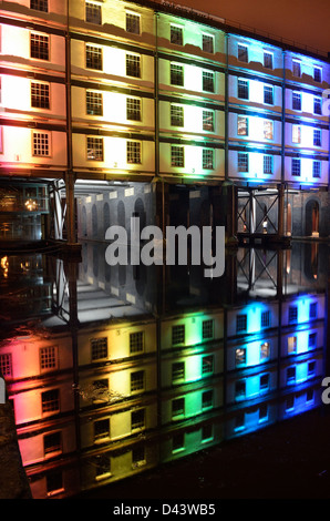 Victoria Quays Straddle Warehouse illuminated at Night, Sheffield Stock ...