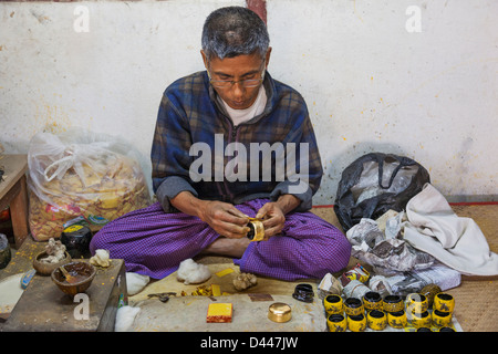 Myanmar, Bagan, Lacquerware Maker Applying Gold Leaf Stock Photo - Alamy