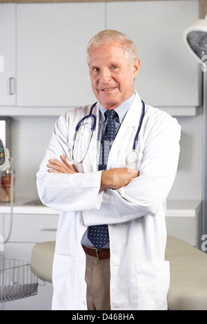 Portrait of friendly doctors in clinic interior Stock Photo - Alamy