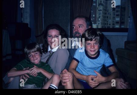 JOHN ASTIN wife Patty Duke with sons Allen Astin , David Astin and ...