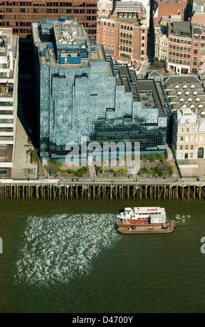 Northern and Shell Building, a modern glass tower by London Bridge on ...