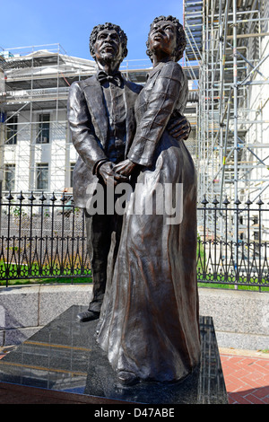 Dred and Harriet Scott Memorial statue at Old Courthouse in Saint Louis ...