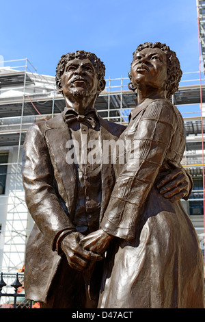 Dred and Harriet Scott Memorial statue at Old Courthouse in Saint Louis ...